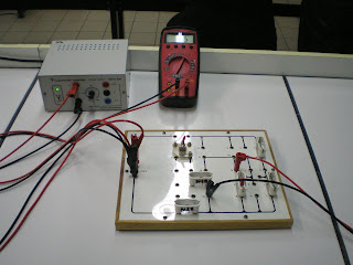 TP Terminale S: TP de Physique 4 : Etude d'un dipôle RC