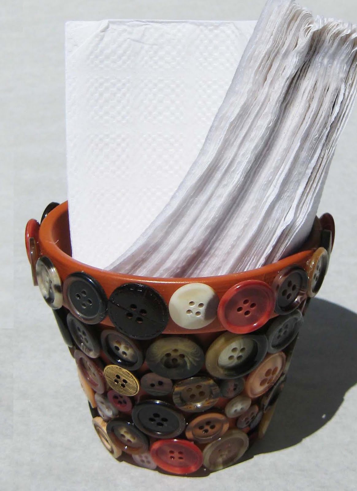 Killer Crafts & Crafty Killers: DECORATING WITH JEANIE--BUTTON POTS