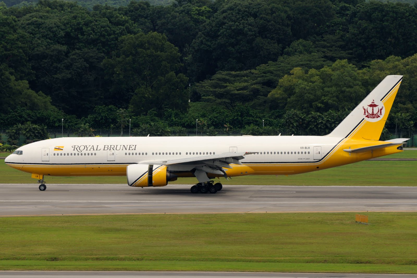 Spotter-Reports: Royal Brunei B772 V8-BLB - Singapore Changi Report