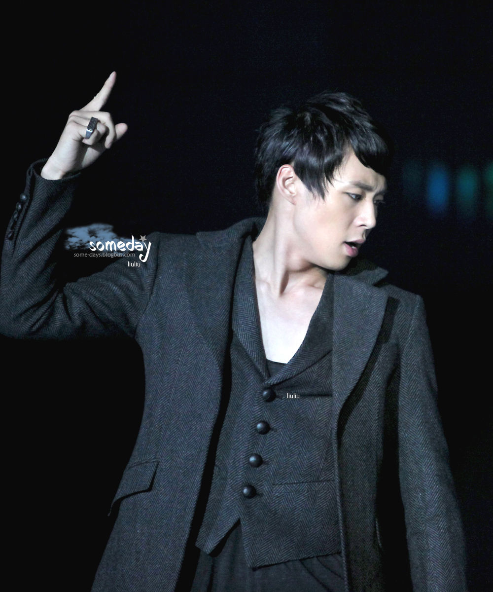 thebeginner: [photos] 101107 JYJ at Shanghai Showcase 3