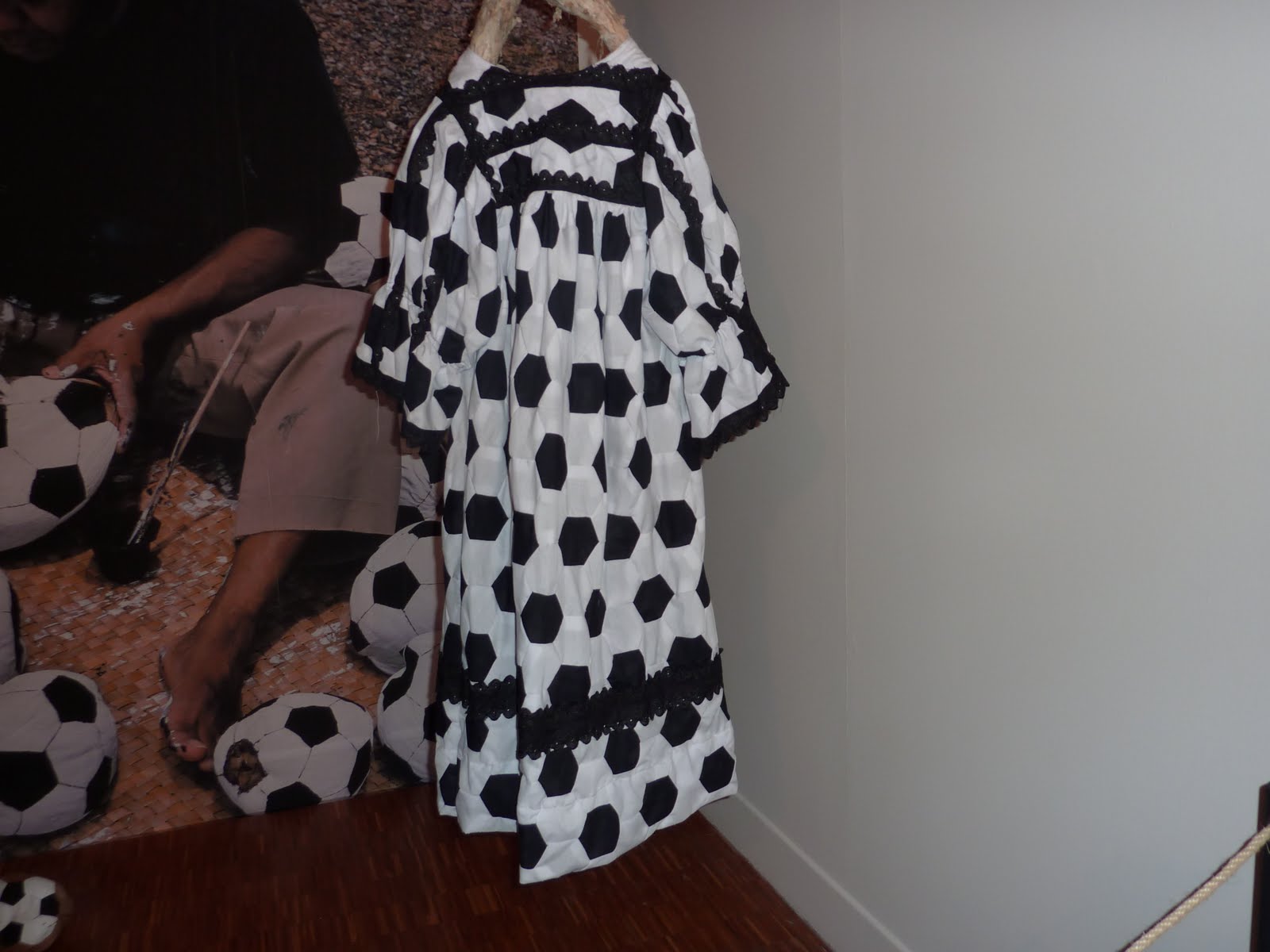 Grand jeu du Calédonial Poursuit !: Case histoire : Quelle est la tenue ...