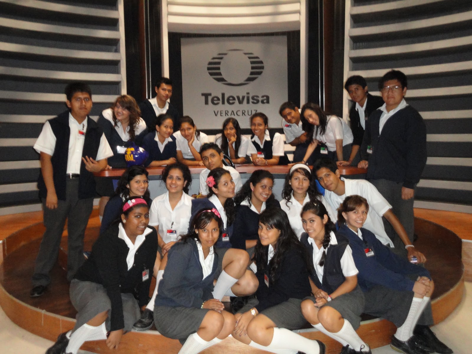 COMUNICACIÓN: VISITA A TELEVISA