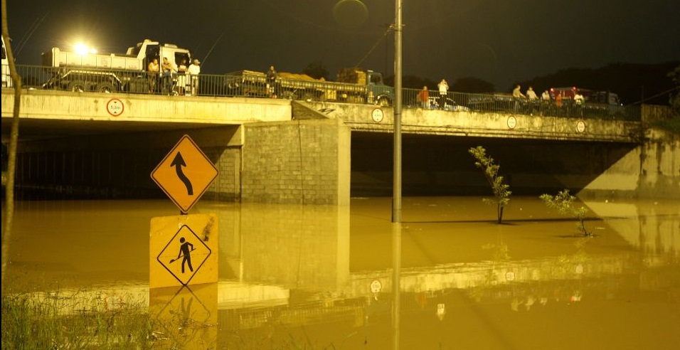 Slides: Galeria de fotos das enchentes em São Paulo