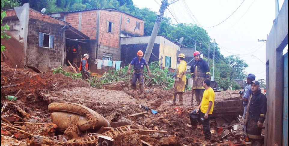 Slides: Galeria de fotos das enchentes em São Paulo