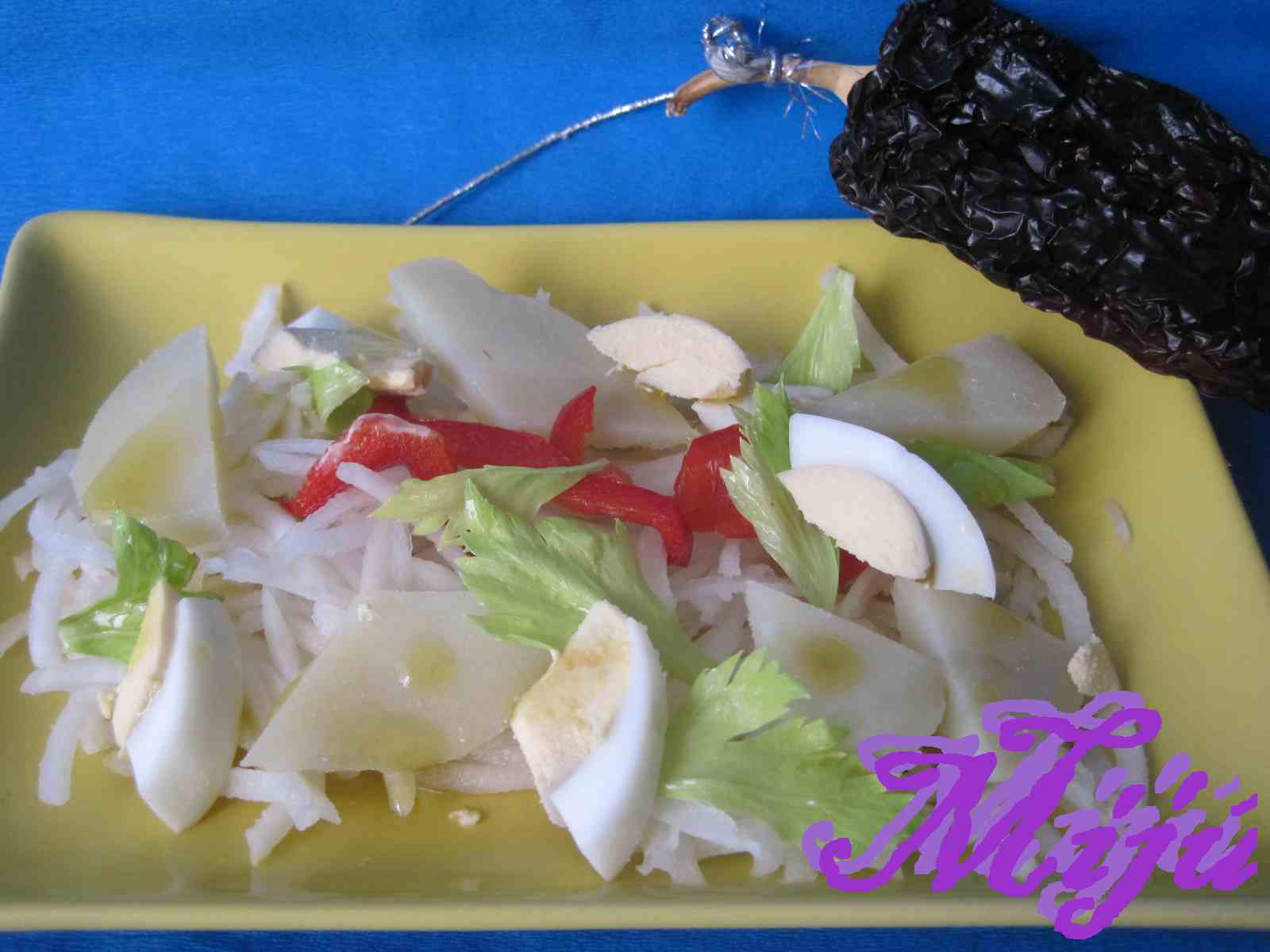 EL BOCADO DE LA HUERTA: ENSALADA DE NABO Y HOJAS DE APIO