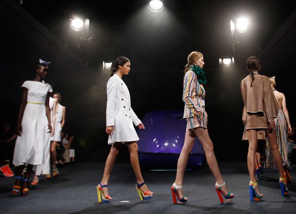 L U P E: Diseños vanguardistas en la semana de la moda de París