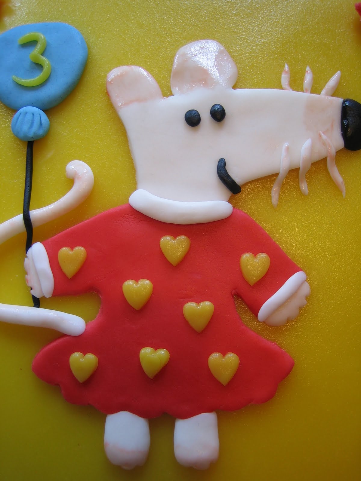 Baka baka liten kaka: Molly Mus i festklänning