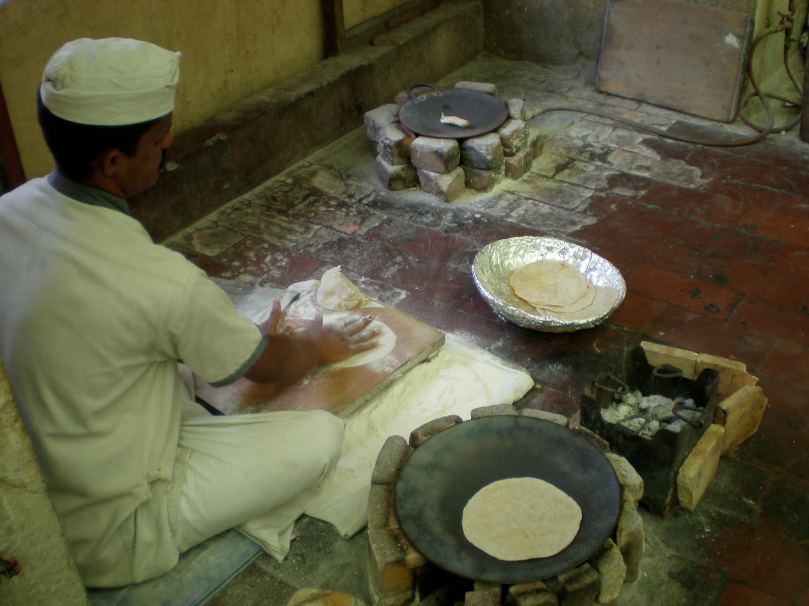 Niya's World: Jolada Roti Meals at Kamat Yatri Nivas, Bangalore