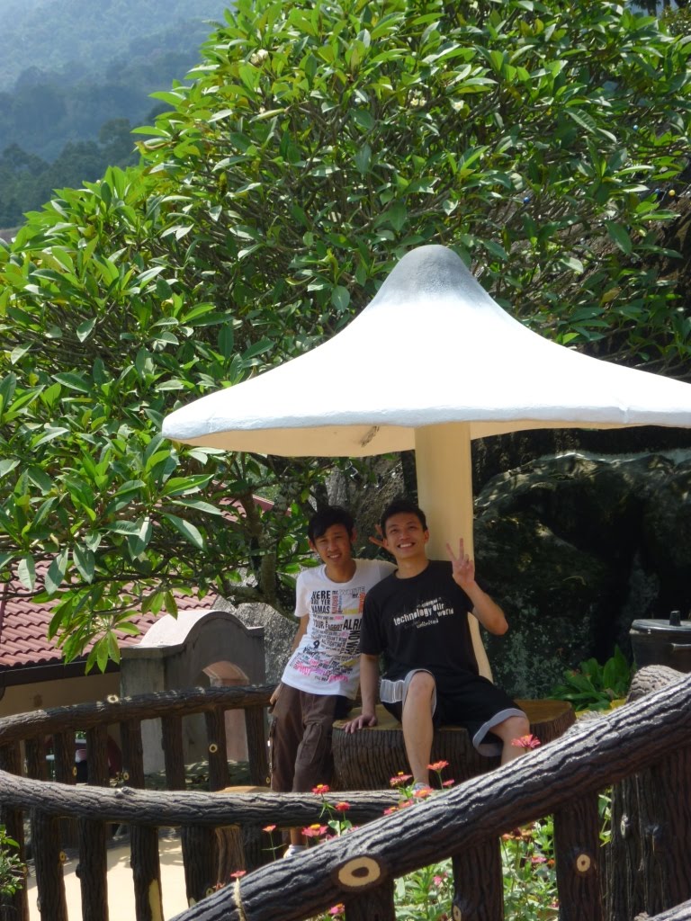tHuNdeRstoRm: Outbac Broga, Semenyih