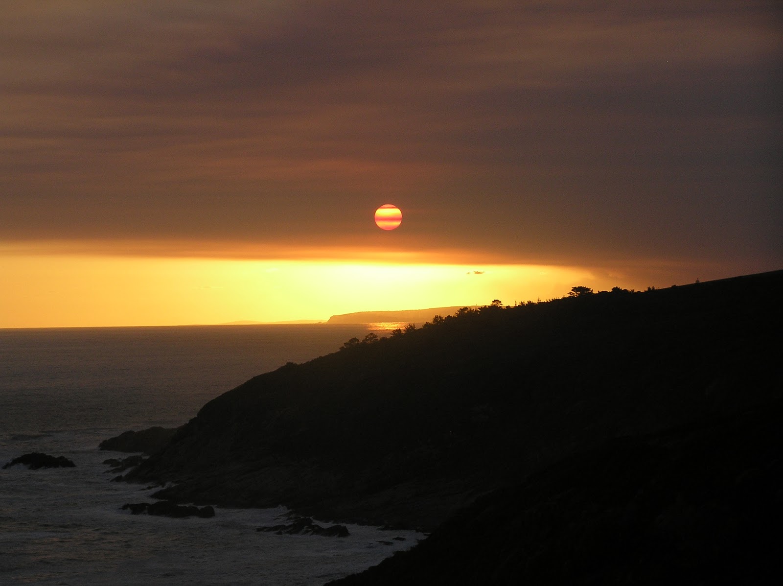 foto's: horisontale sonsak met streep van wolke