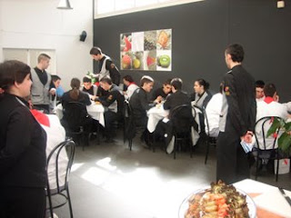 ALIMENTOS Y BEBIDAS: SERVICIO FRANCES