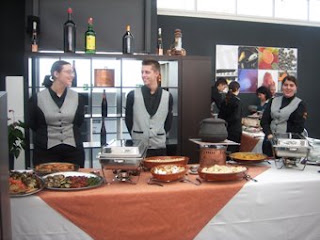 ALIMENTOS Y BEBIDAS: SERVICIO FRANCES