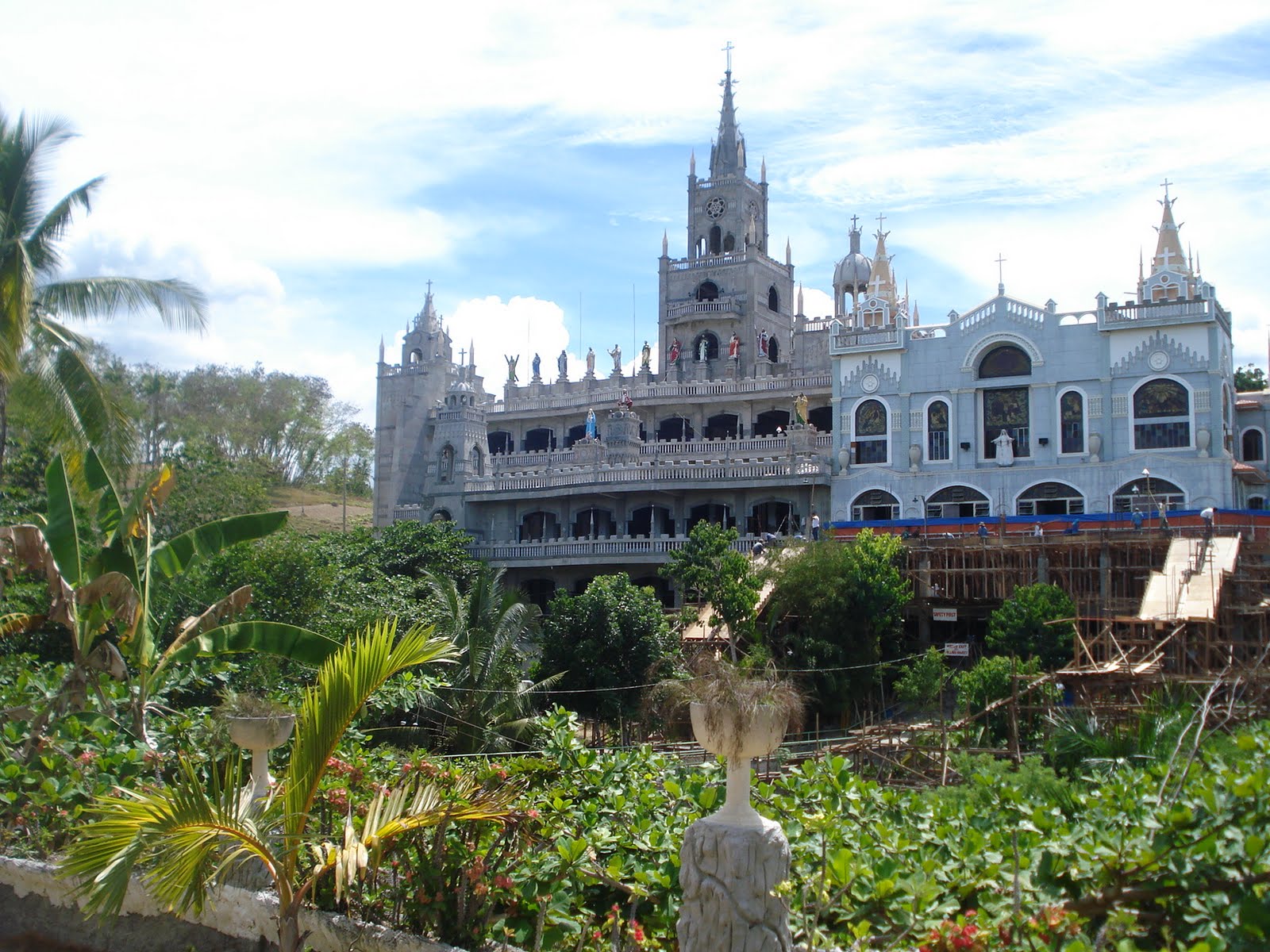 Ang Lakwatserang Tukog: Simala