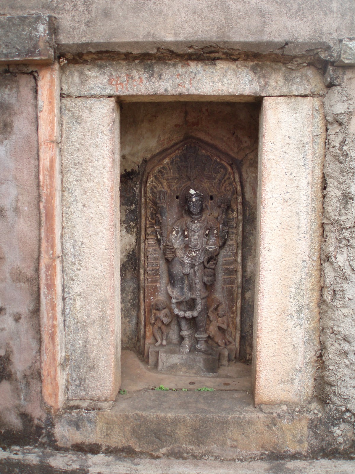 Travelogue Unlimited: Bhoo Varaha Laxmi Narsinha Temple ,Halasi : A ...