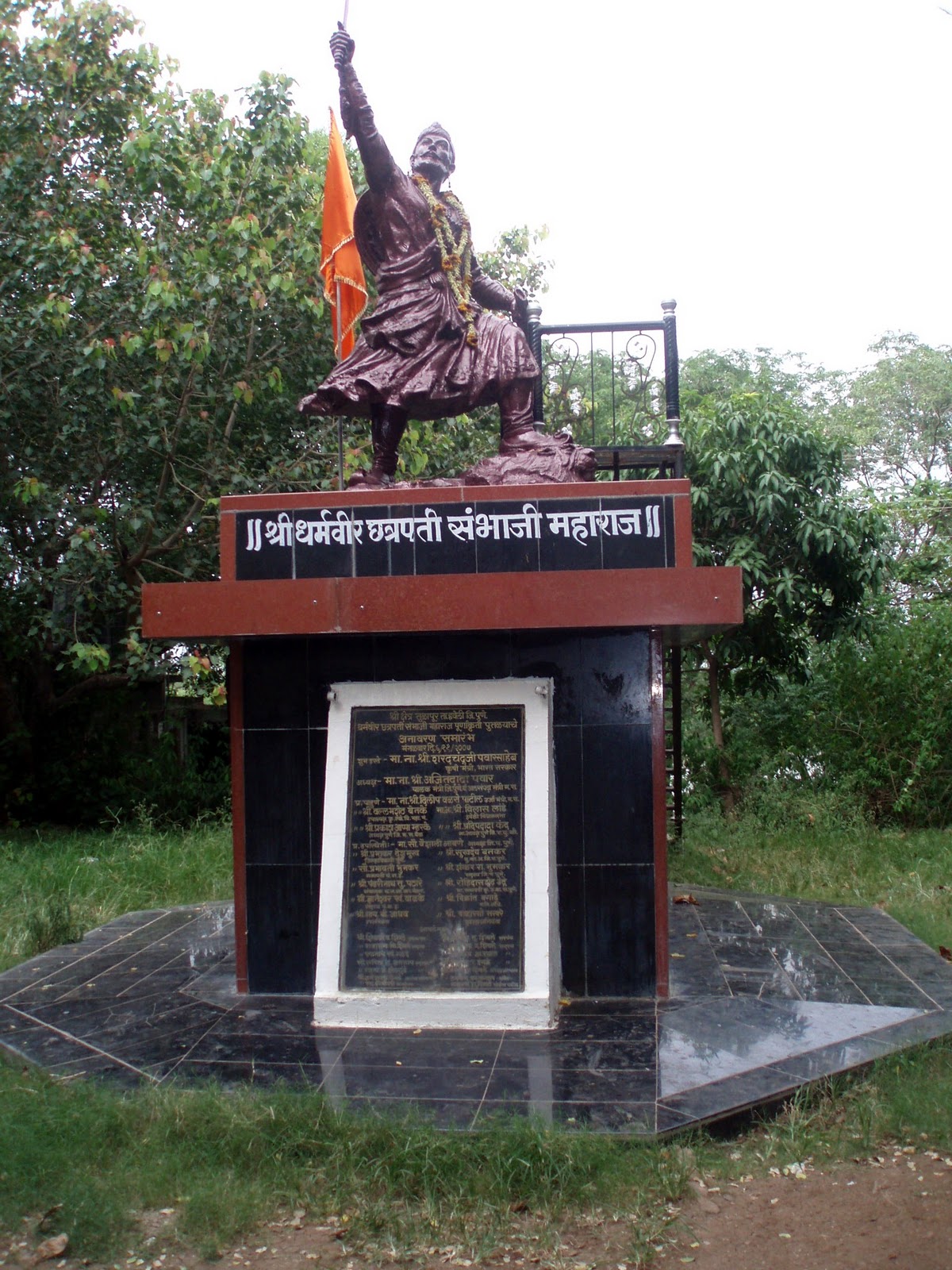 Travelogue Unlimited: Vadu Tulapur and Wagheshwar Temple: A Photo Feature