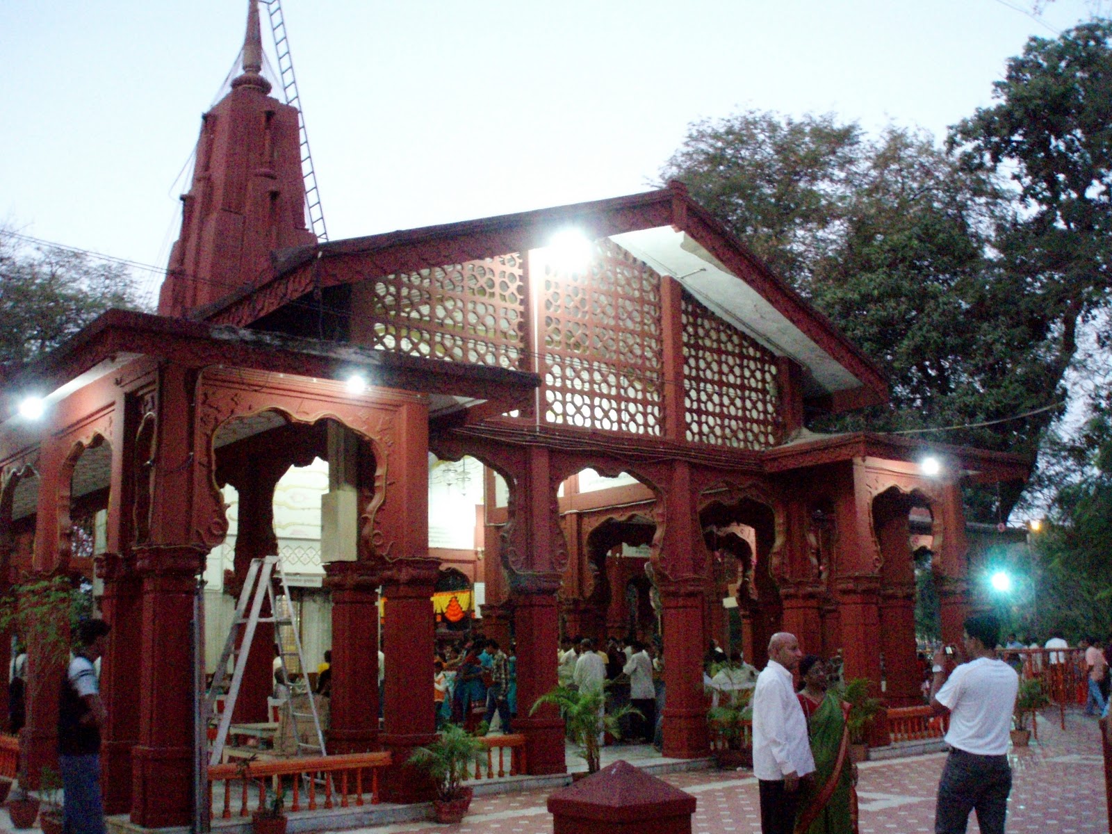 Travelogue Unlimited: Saras Baug Ganpati Temple: A Photo Feature