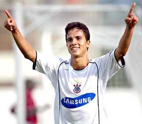 Honorato da Silva Nilmar Wallpaper | Football Players Wallpaper