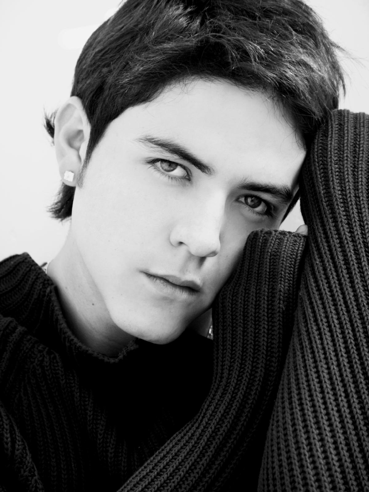 Looking For Paradise: Alan Fernando