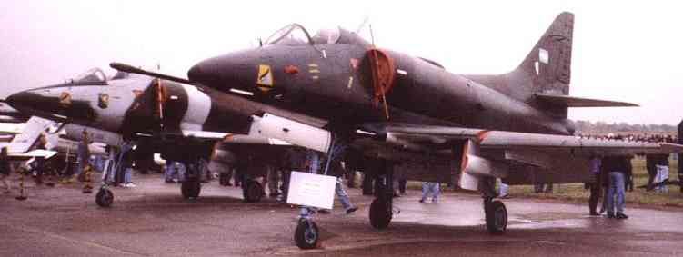 Historias de Aviones: Douglas A-4D-2 Skyhawk C-207 FAA. Por Hernan Longoni