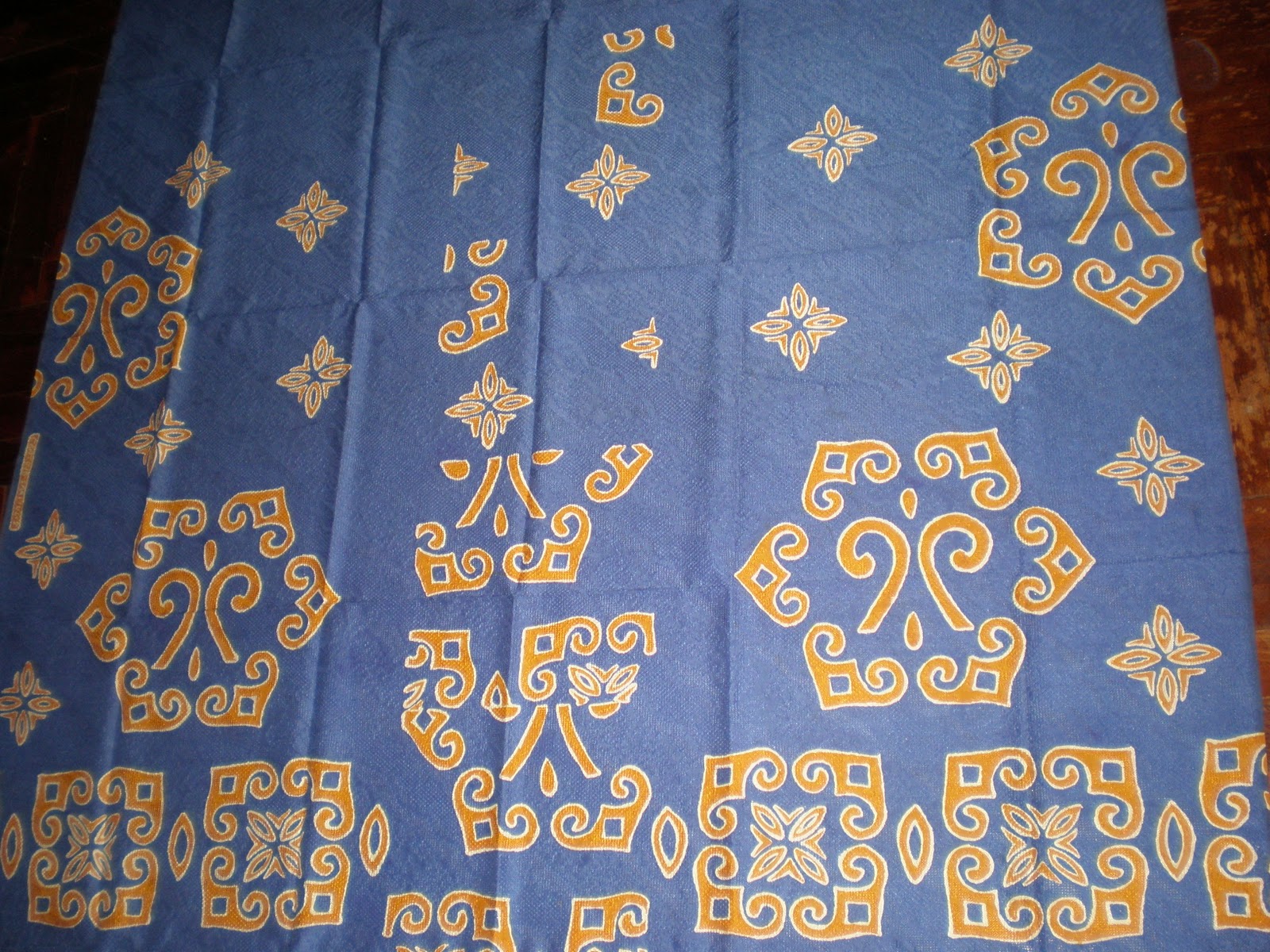 traditional dress from indonesia: Kain Batik Sarimbit Sutera ATBM (sr-12)