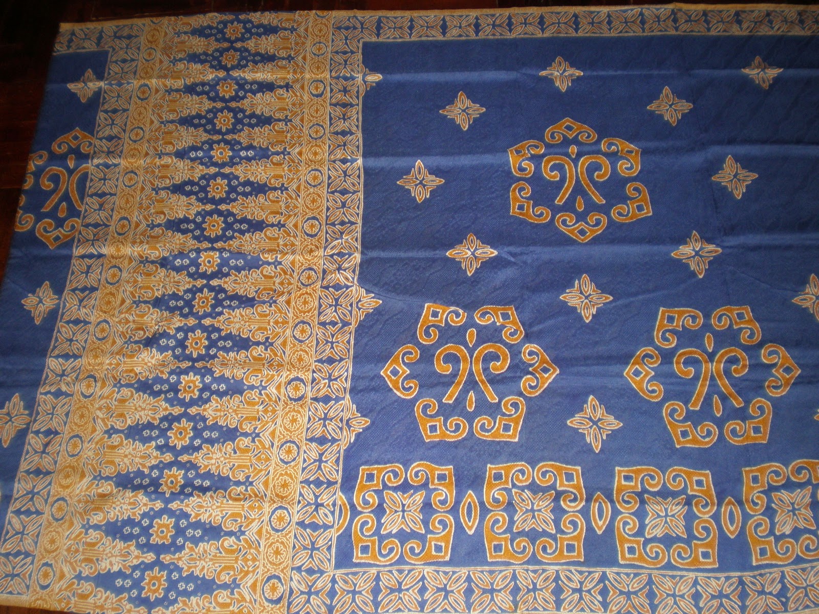 traditional dress from indonesia: Kain Batik Sarimbit Sutera ATBM (sr-12)