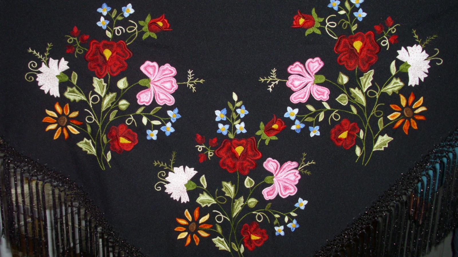 Nisa - A Casa do Artesanato: Famosos Xailes de Nisa