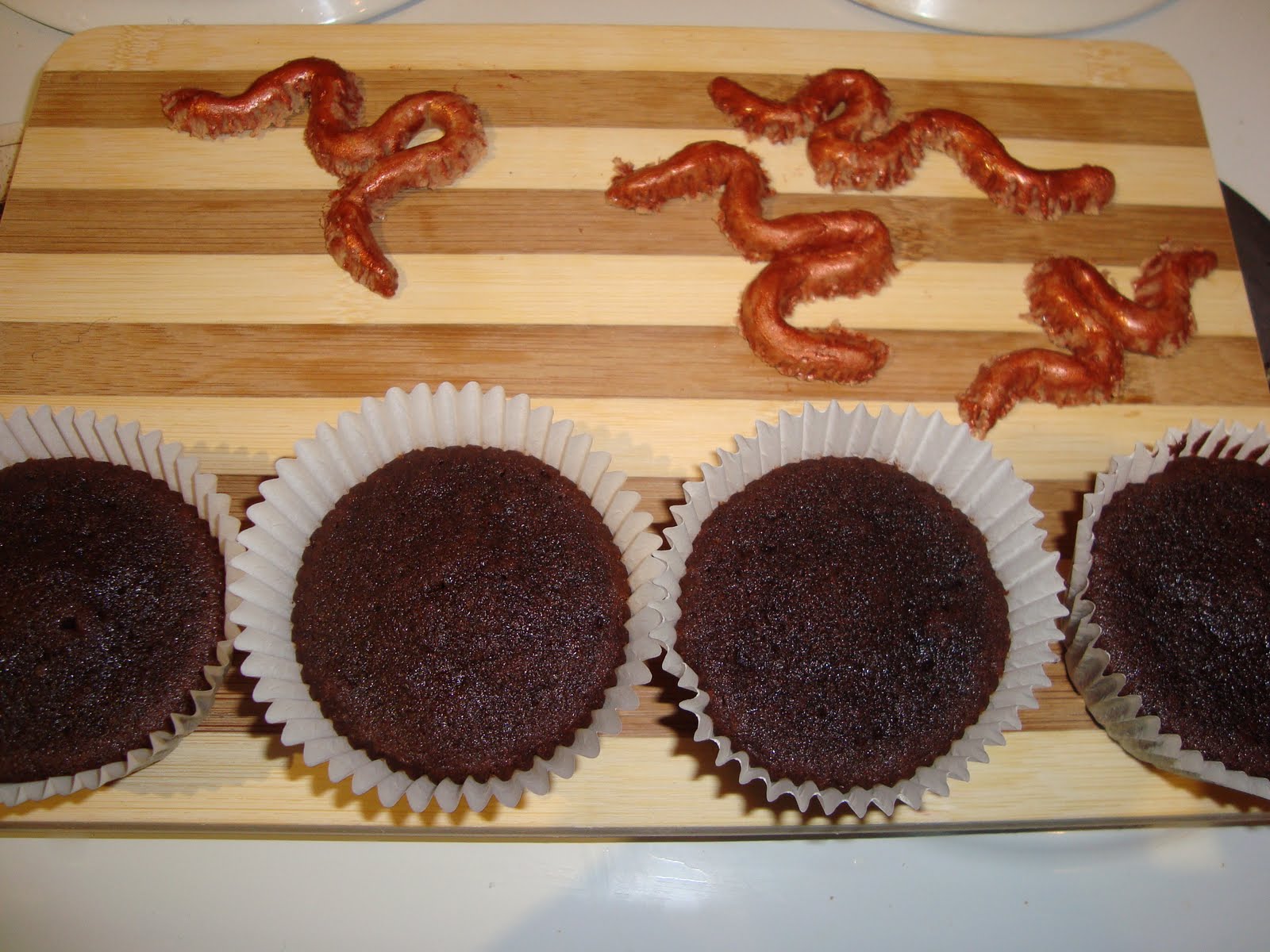 Zombie Zia's Cupcake Challenge: Cupcake 4 - Rotten Ragworms