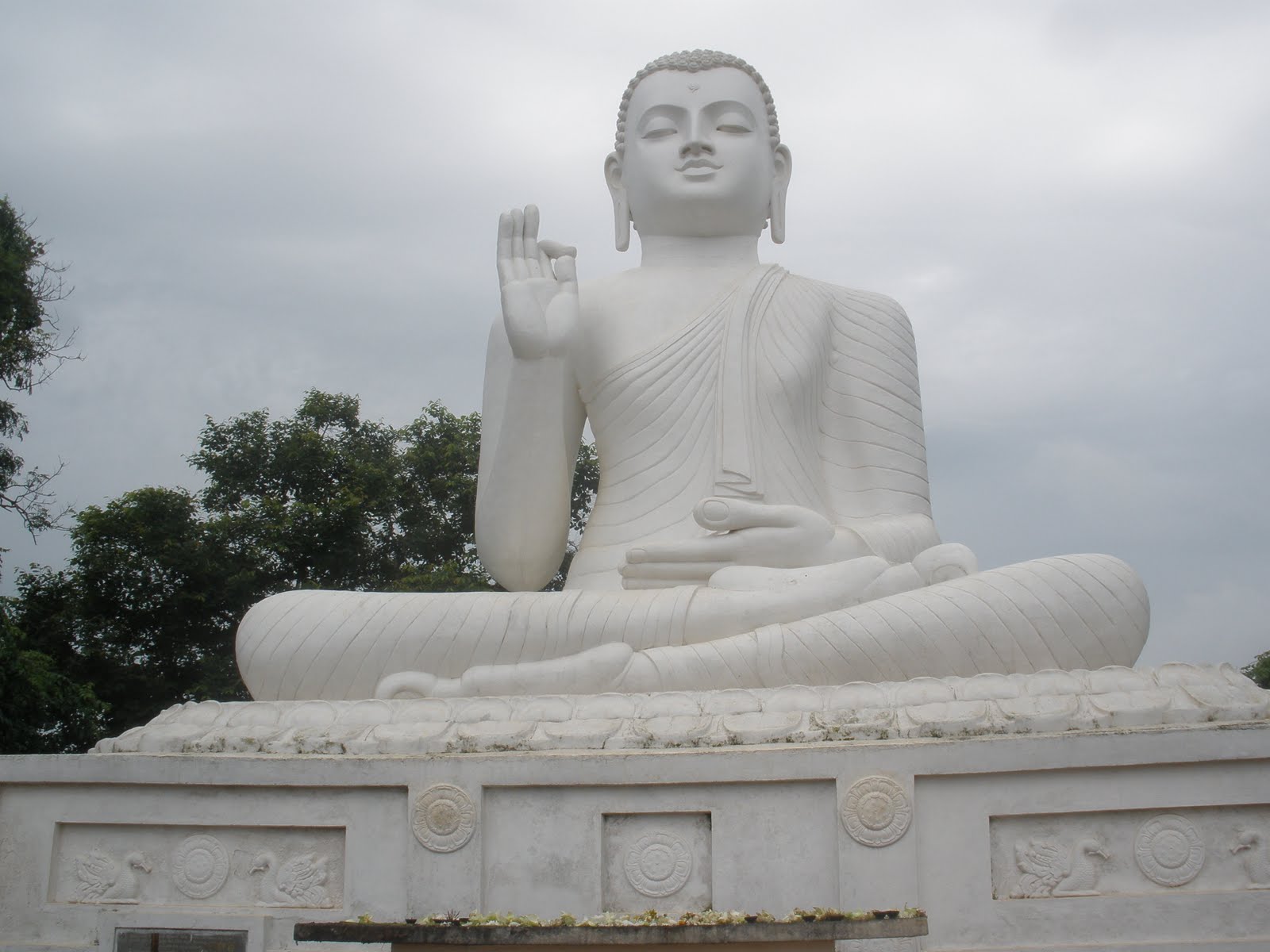 From Serendib To Sikkim: Seated Buddha, Mihiñdu Guhawa, Aradhana Gala ...