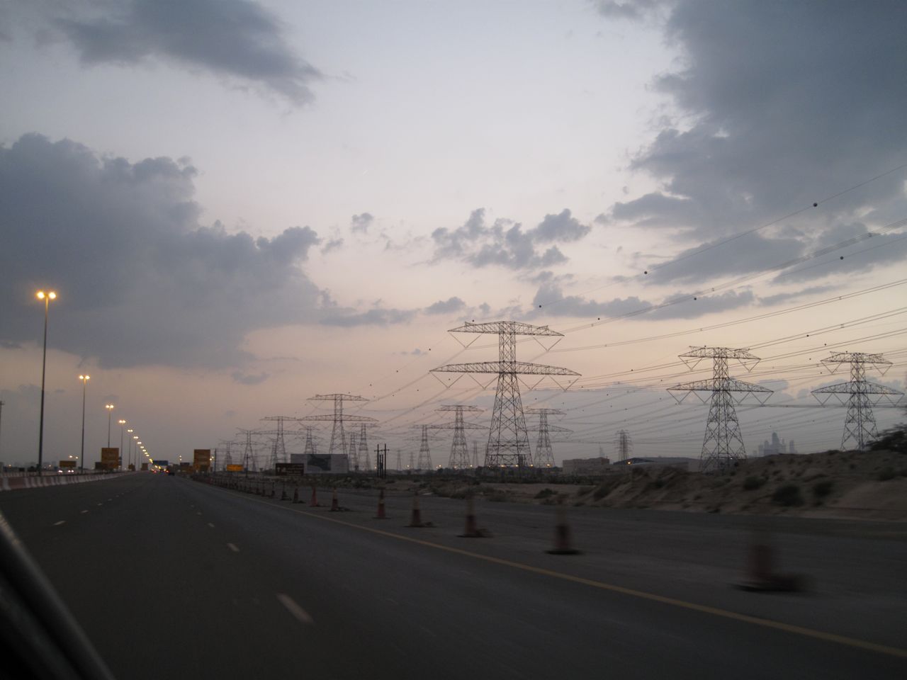 Our Journey to Dubai: Lost in "Scary Town"!