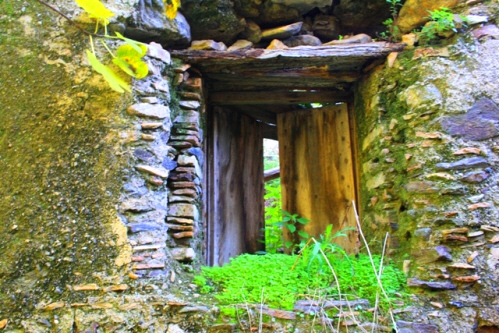 'U zzì Turi di Salvatore Marrari: PODARGONI, UN BORGO IN ABBANDONO