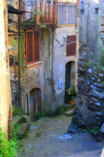 'U zzì Turi di Salvatore Marrari: PODARGONI, UN BORGO IN ABBANDONO