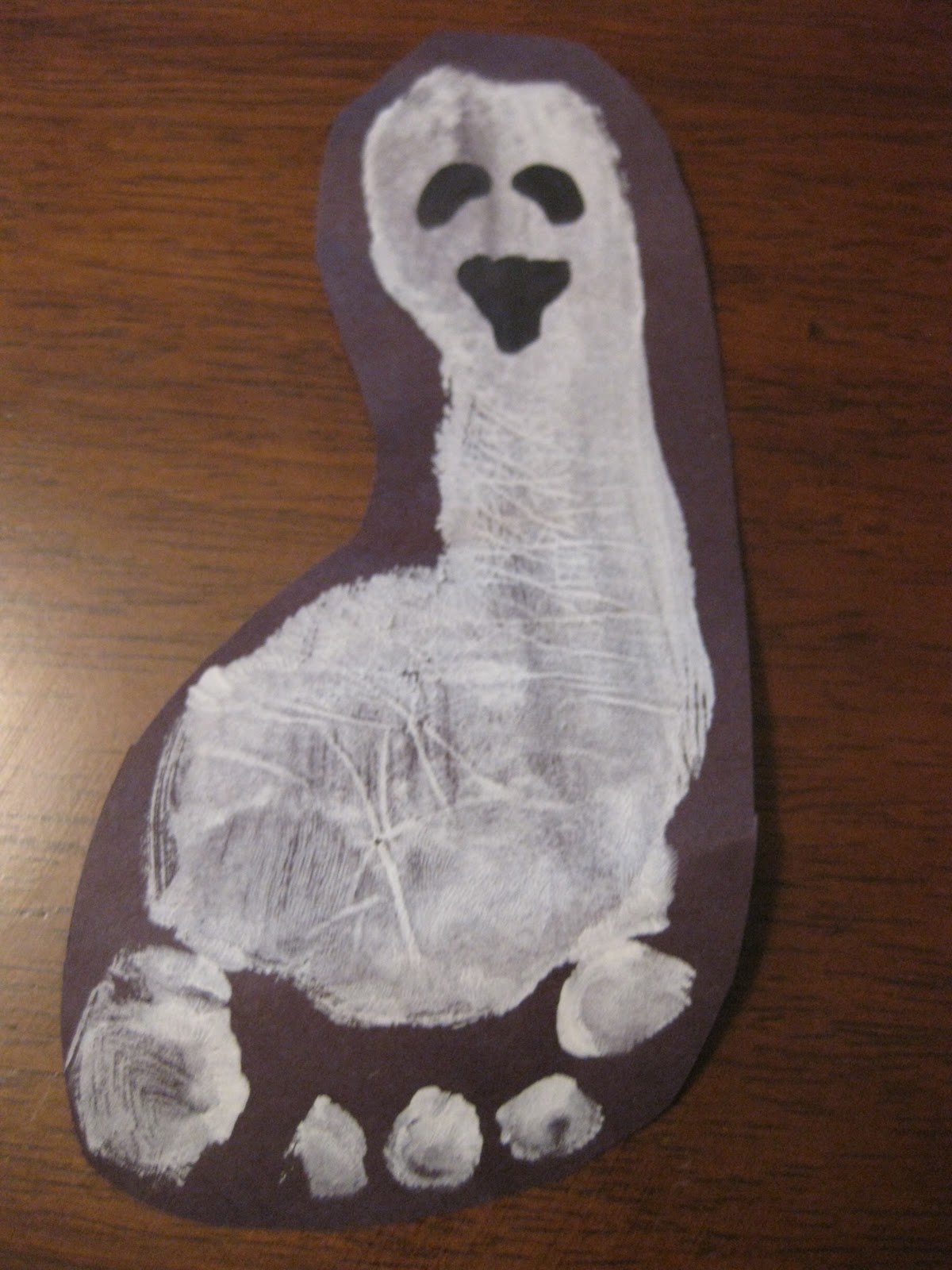 Footprint Ghosts - Mom Endeavors