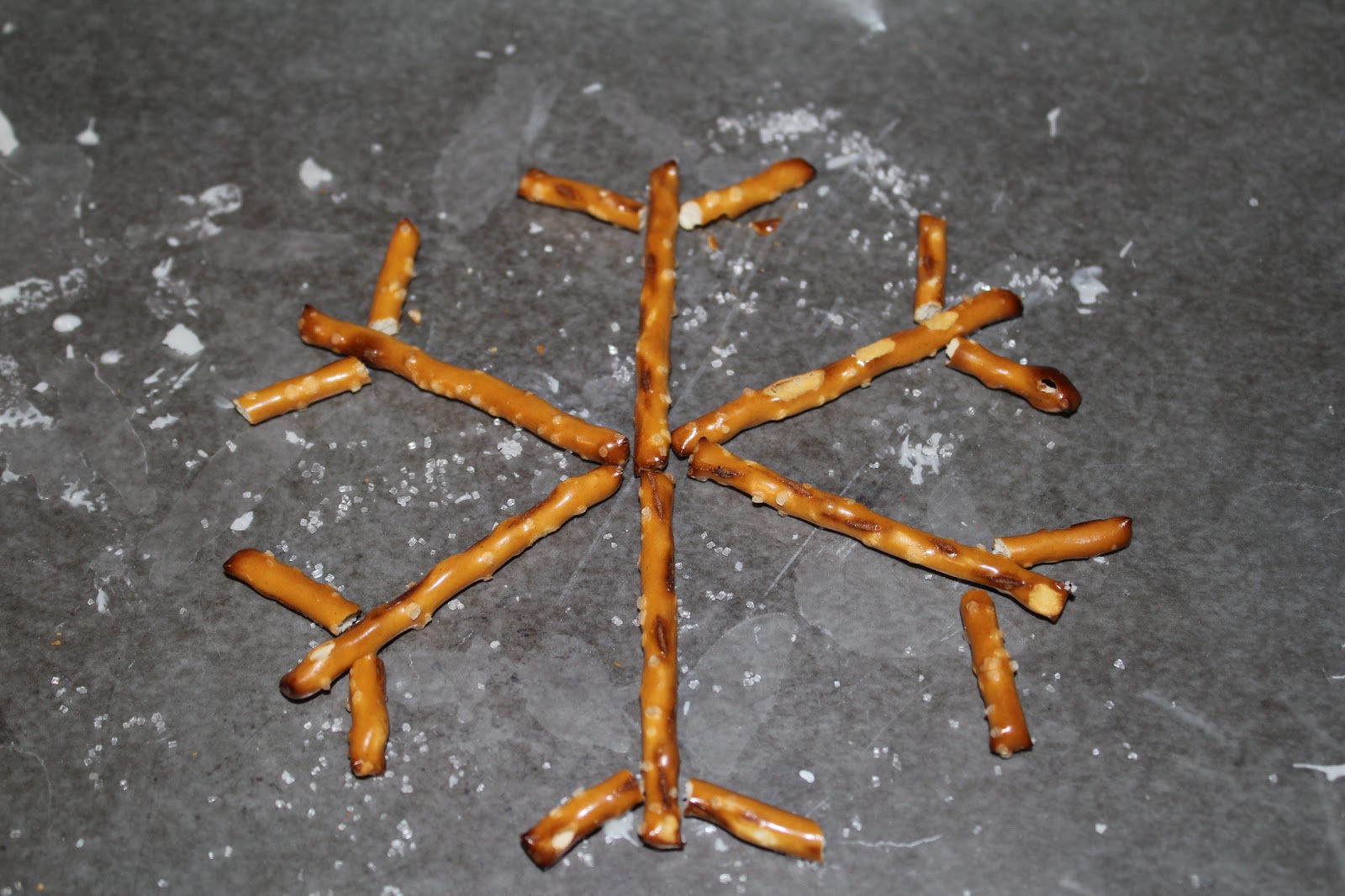 Snowflake Pretzels - Mom Endeavors