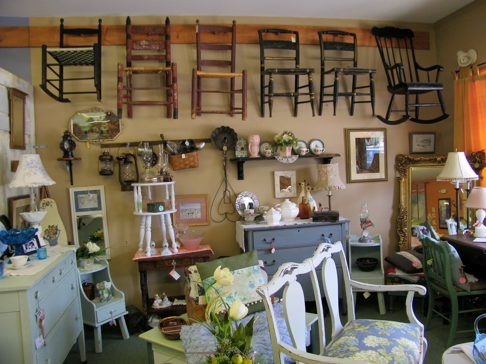 Maison Decor: Rustique, A Cottage Furniture Shop
