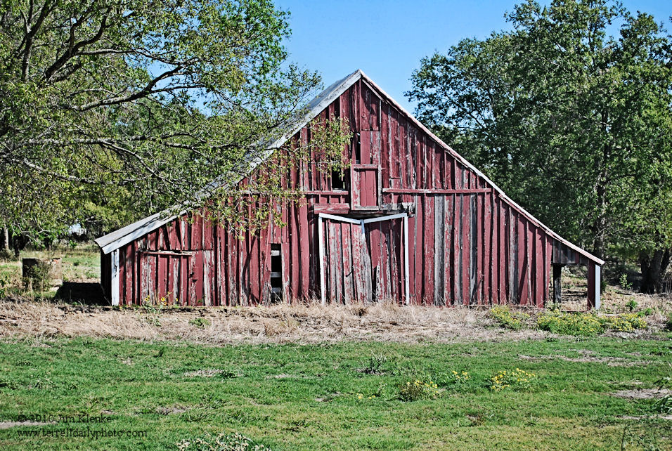 Terrell Daily Photo: Old Barns