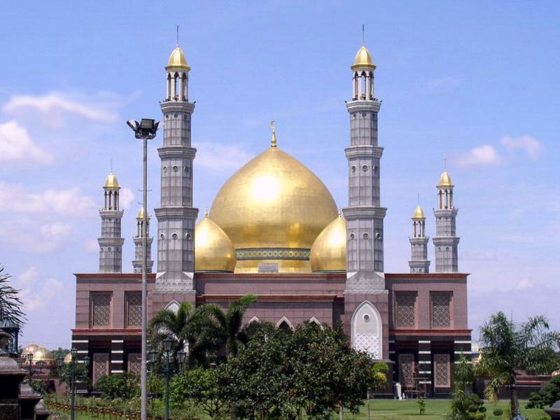The Masjid: Masjid Dian Al Mahri | Golden Dome