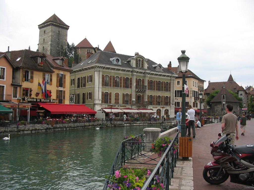 Why travel do Top Destinations: Natural Attraction City- Annecy in France