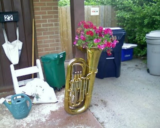 11 Seconds: Recycled Flowerpots and Planters