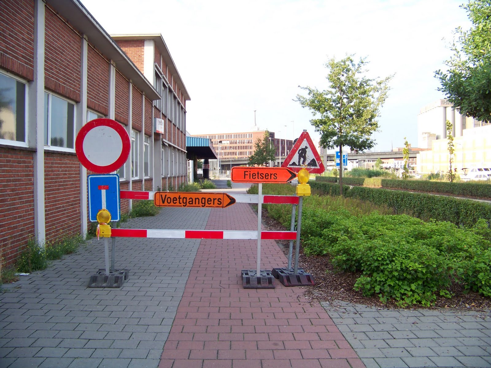 Eindeloze Omwentelingen: Omleiding