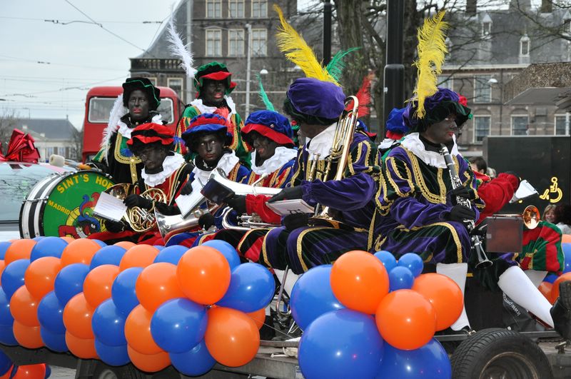 .:César Bernal Franco:.: Fiesta de navidad holandesa...