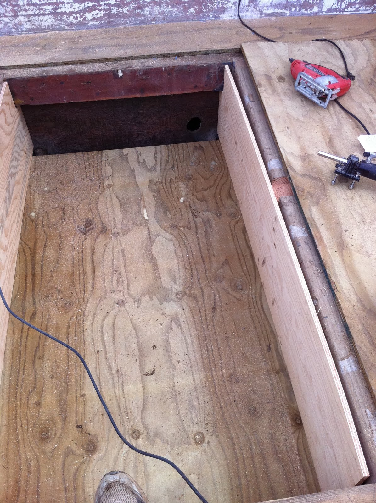 The Foster's in Hawaii: Fish Box