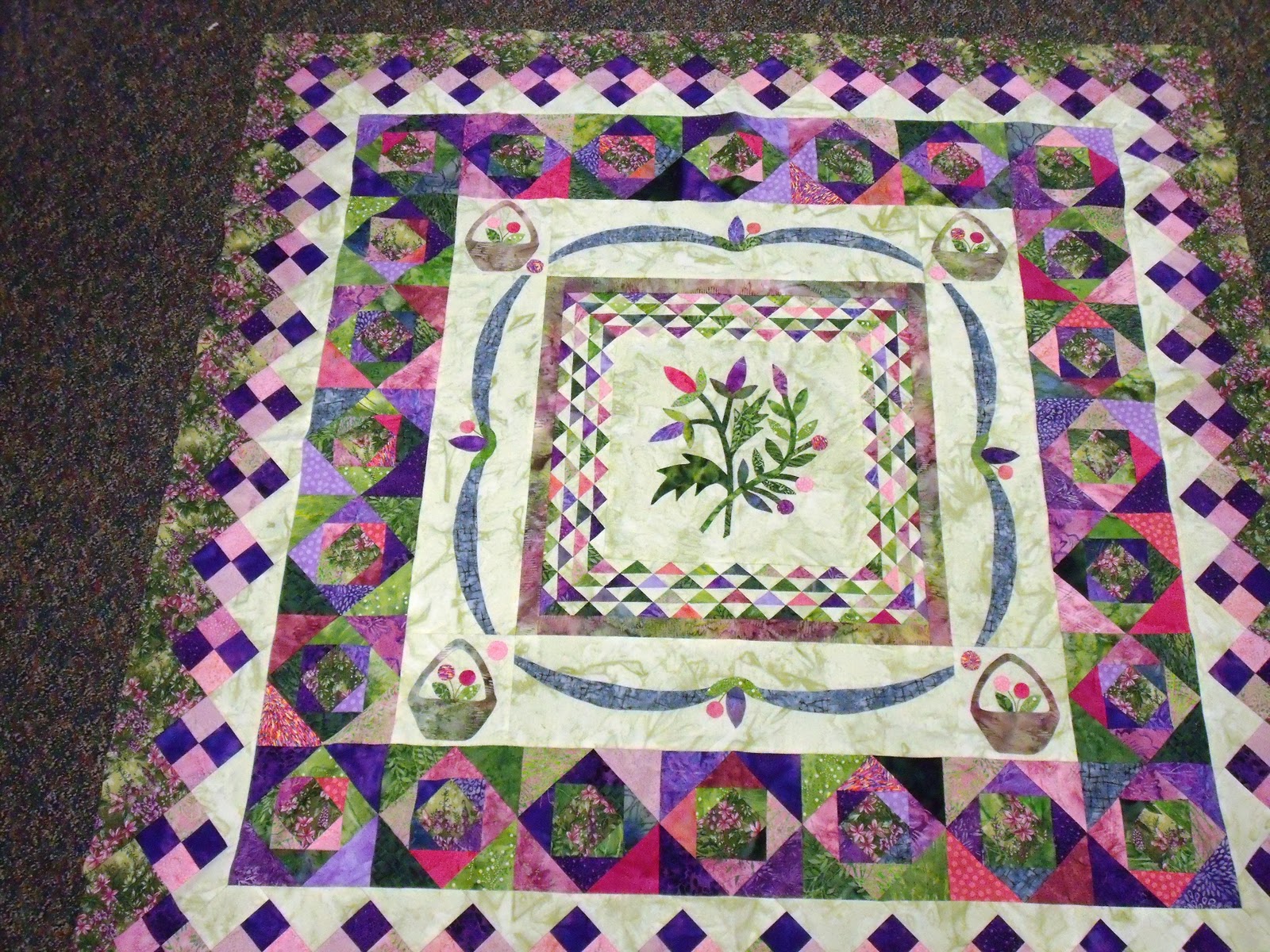 Loose Threads: Round Robin Quilts