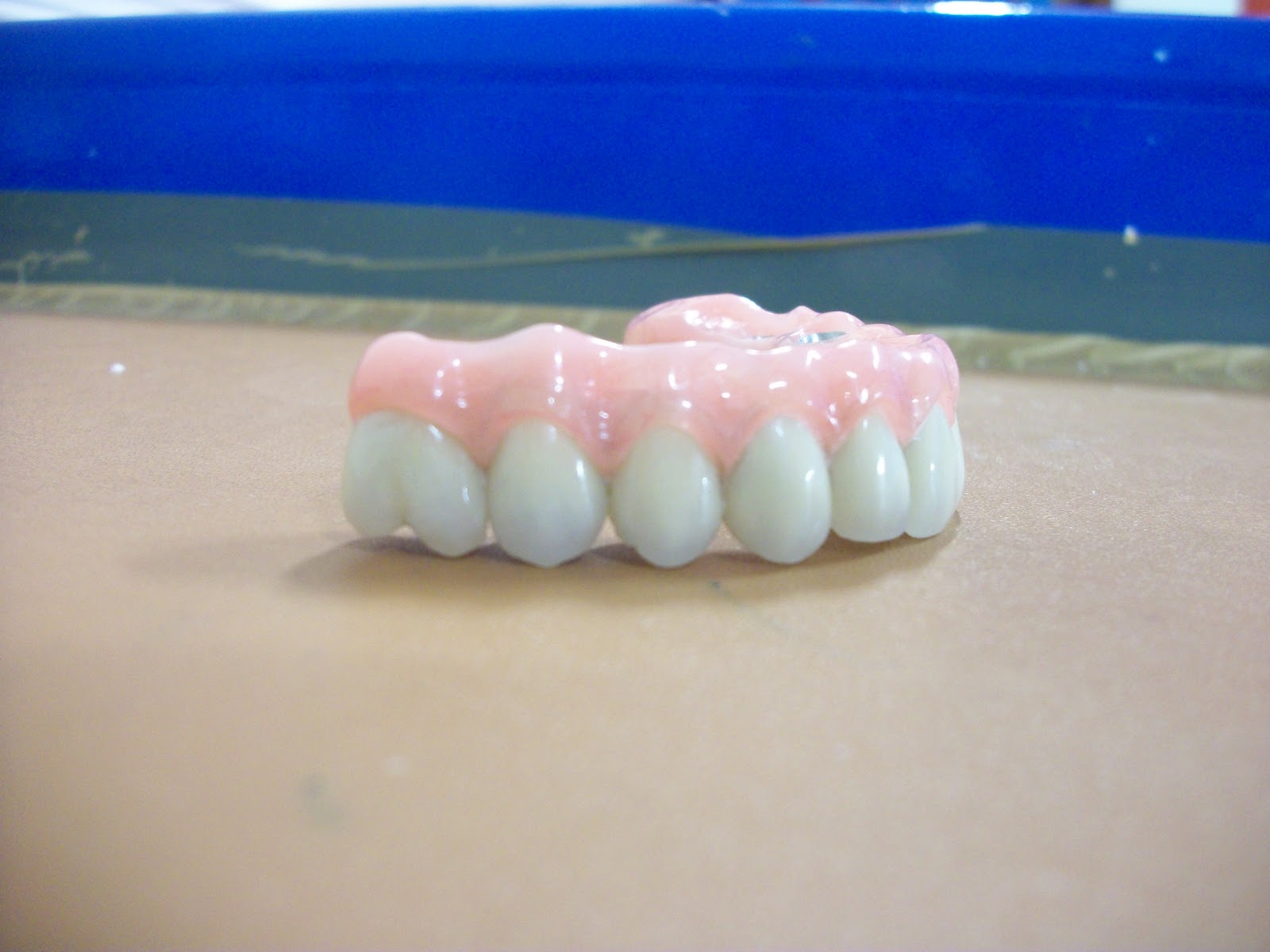 Laboratório Diniz - Soluções em Próteses: Protocolo em Cerâmica total