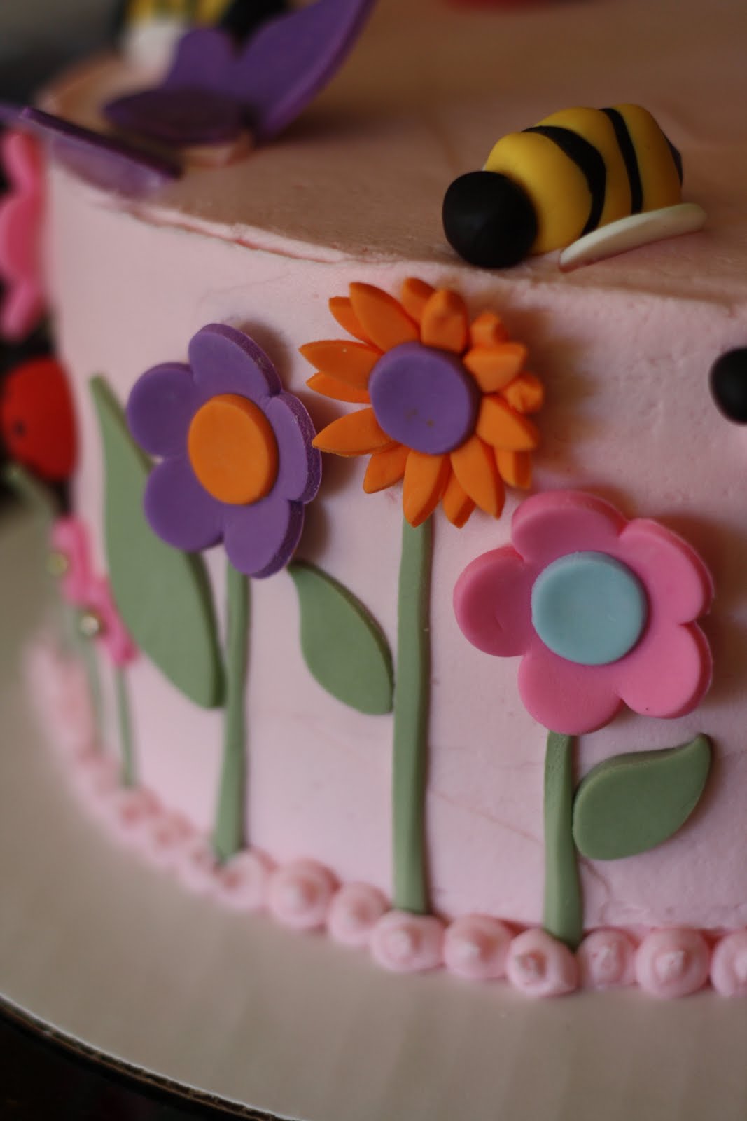 Baker's Cakes: Flowers and Bugs Cake