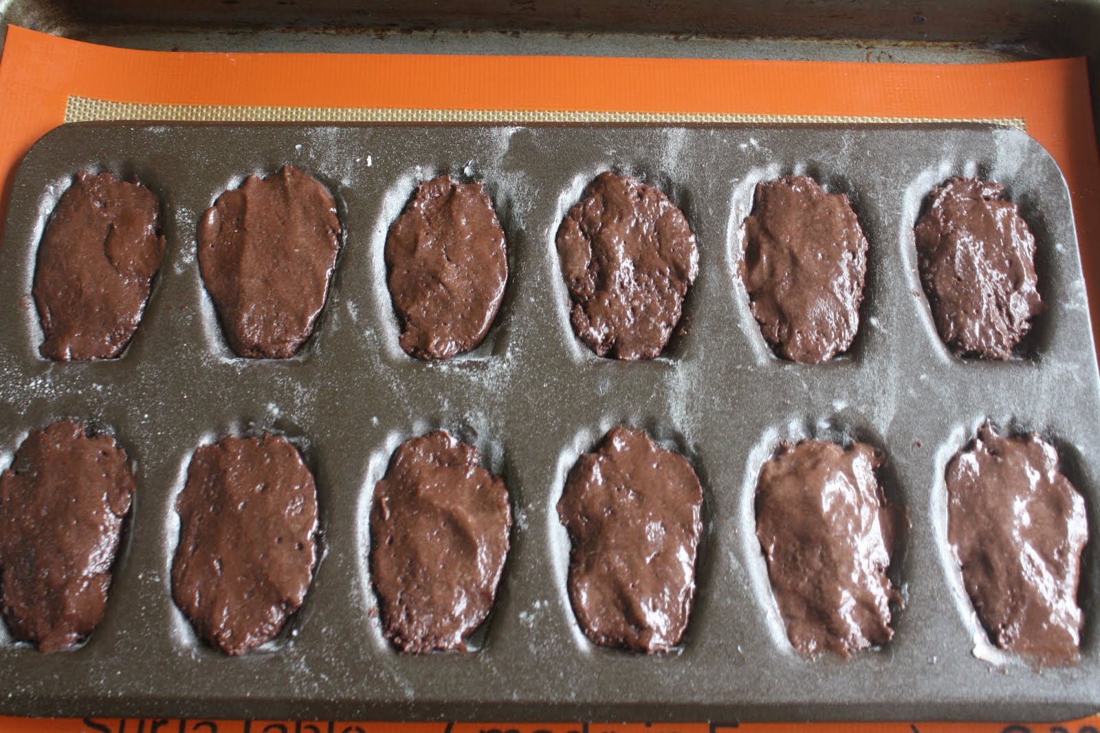 Effort to Deliciousness: TWD: Fluff-Filled Chocolate Madeleines