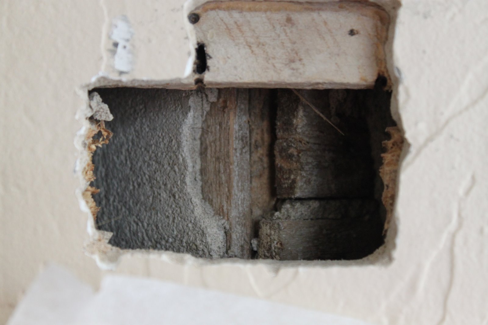 Ye Olde Sandwich Shoppe: Girls Locker Room or Chimney?