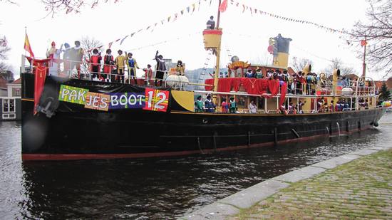 Almay's home: Zie ginds komt Pakjesboot 12!