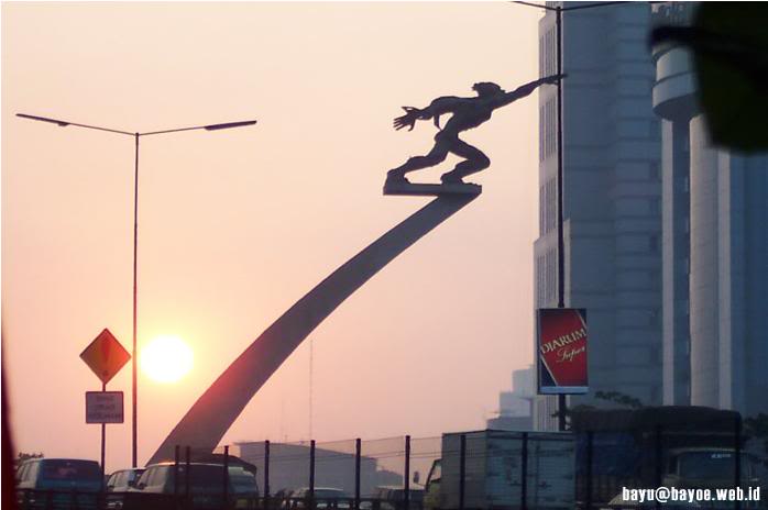 Strawberry: Misteri Tugu Pancoran