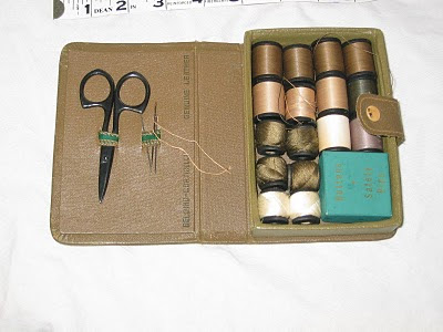 Viridian's blog: Vintage Thingy Thursday: Army Sewing Kit (?)