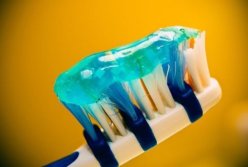 Historia de la pasta de dientes ~ lodijoella